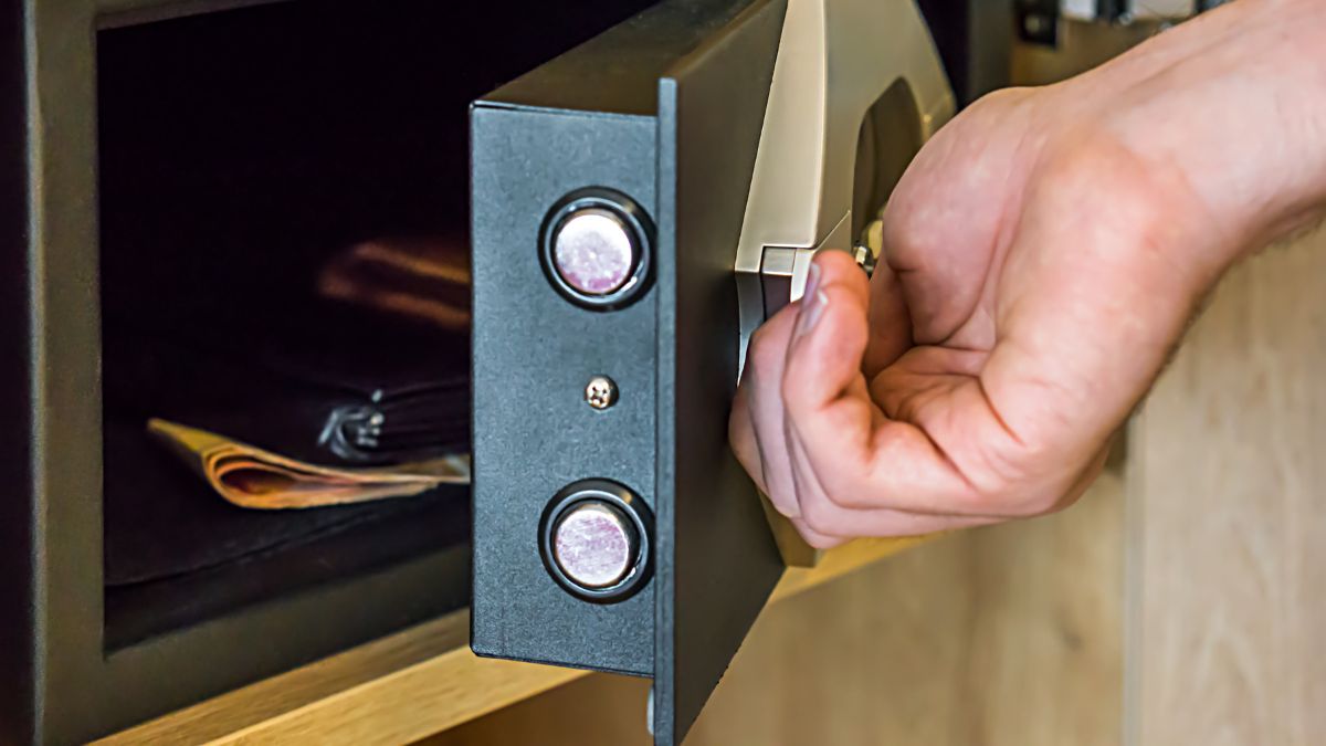 How to Choose Between Small and Large Safes - Security Forward